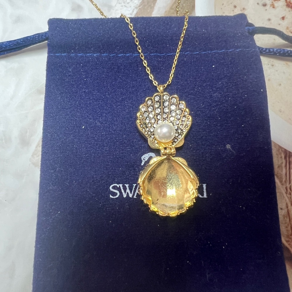 Swarovski Gold Shell Pendant Necklace - Gem